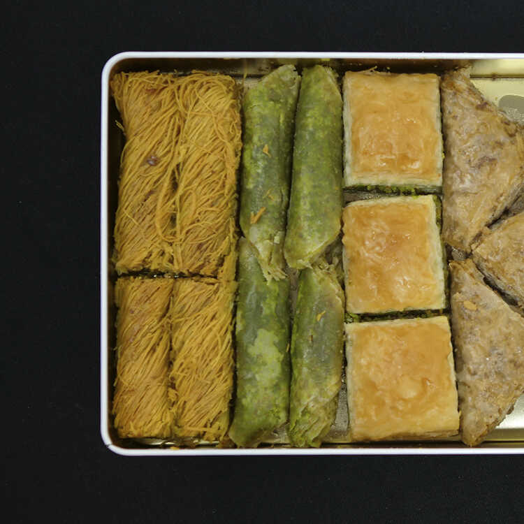 Handmade Assorted Deluxe Baklava , 2.2lb - 1kg
